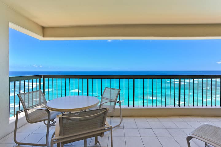 Sweeping Ocean Views, 2 Schlafzimmer / 2 Badezimmer Upgraded Condo Neu Renoviert Dezember 2017 - Honolulu, HI