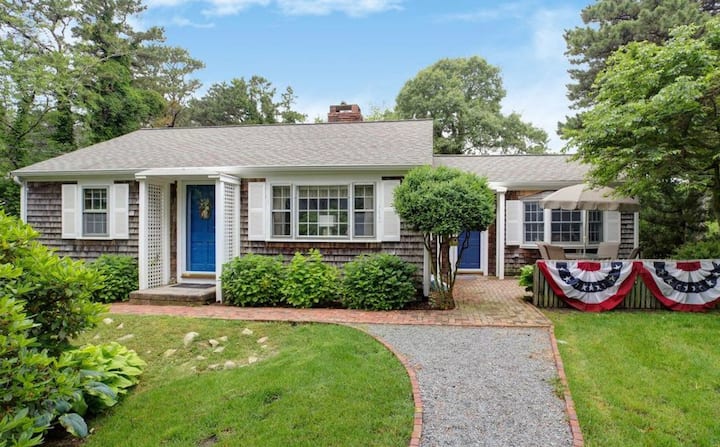 Sandwich Downs Cottage - Private Beach Community - Sandwich, MA