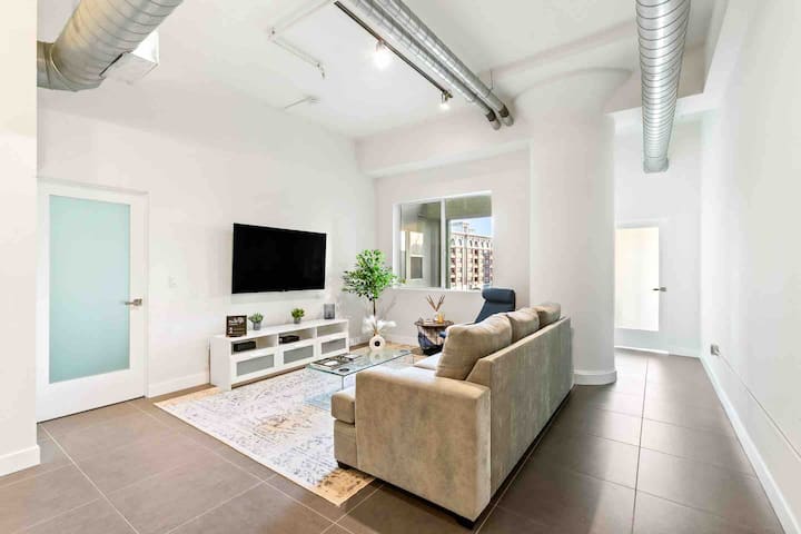 Dtla 2br Condo W/ Rooftop Pool & Free Parking - Los Angeles, CA
