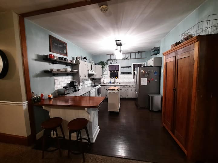Room For Refinery/hospital Travelers - Ohio