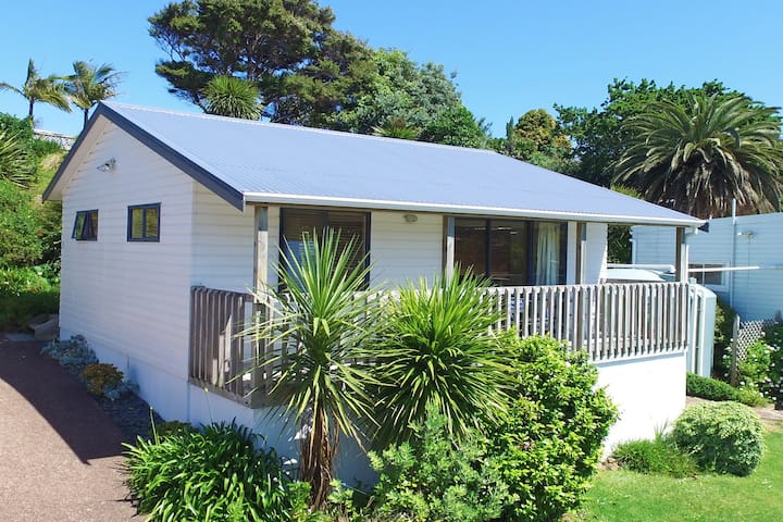 Sunny, Clean, 1 Bdrm Self Contained Cottage - Waiheke Island