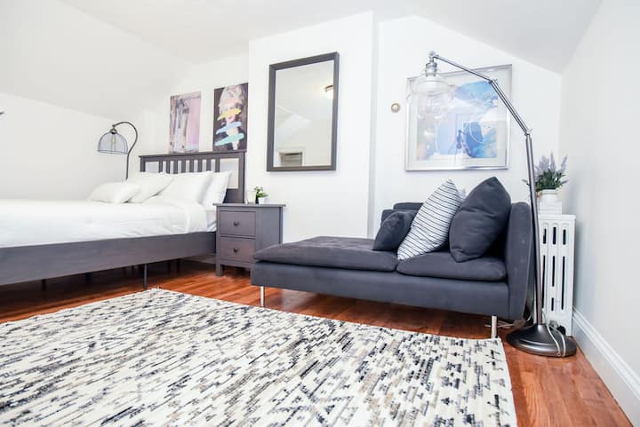 Venn | Harvard Square | Spacious Room - Cambridge, MA