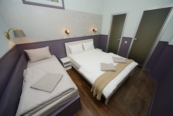 Трехместный номер с личным душем и туалетом - Moscow