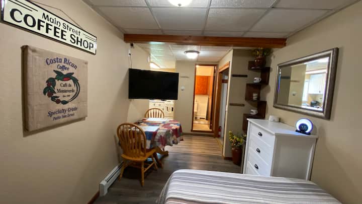 Unique Coffee Studio, Walking Distance To Downtown - Fairbanks, AK