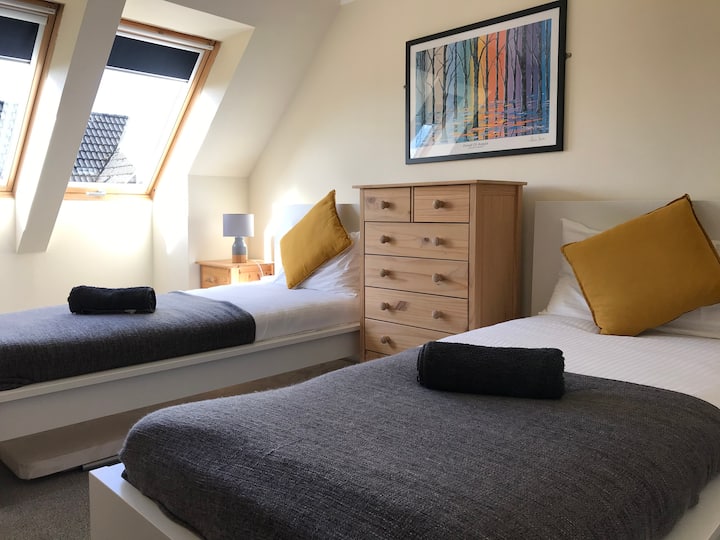 Stunning Mountain Views, And Close To The Canal - Fort William