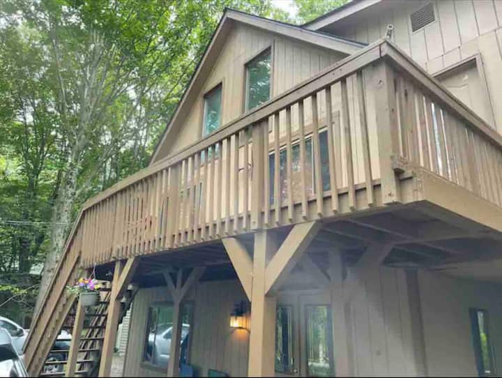 Hideout Family Getaway - Lake Ariel