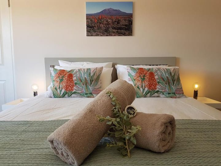 Mayfair Farm Cottage 3 - Oudtshoorn