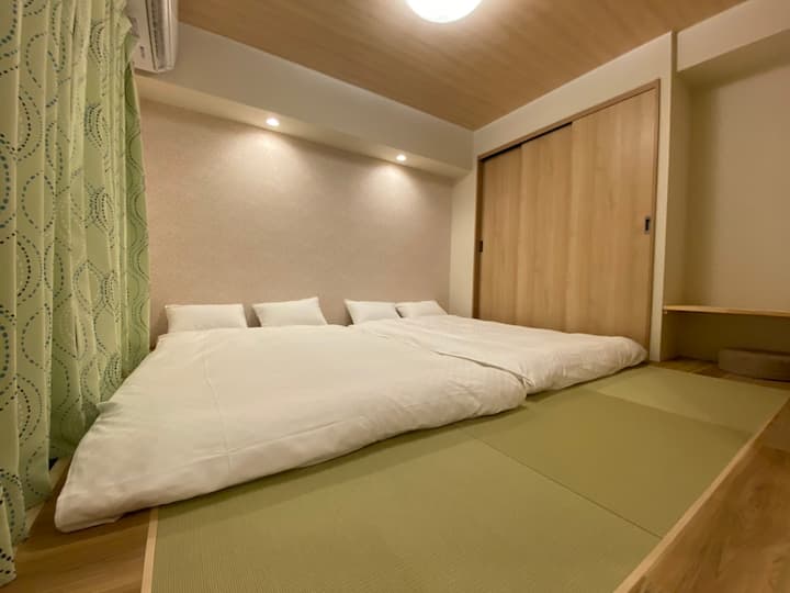 徒步到長堀橋地鐵站6分鐘,道頓堀/心齋橋8分鐘的家庭房 8人房有電梯 有Wi-fi - Osaka