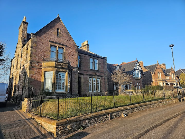 Gorgeous City Centre Mansion - Inverness
