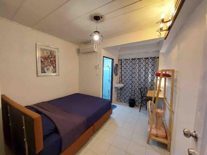 Ac Room W/ Private Bath Near Khaosan&grand Palace - Bangkok