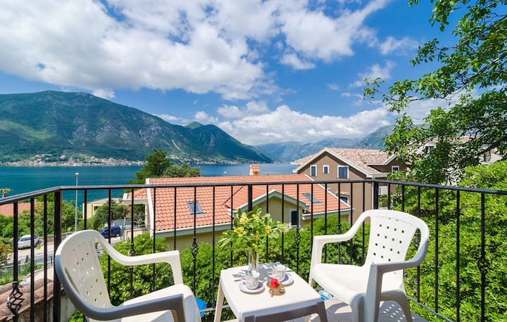 Family Owned 3 Room Appartment - Kotor