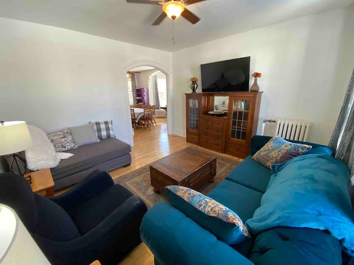 Brewers Hill Gem W/hot Tub & Seasonal Shared Pool - Milwaukee, WI