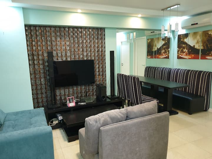 Cozy 2br Condo With Balcony, Near Makati Cbd - Makati