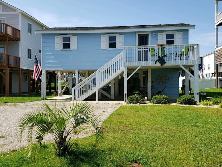 Blue Turtle Beach Cottage - Oak Island, NC