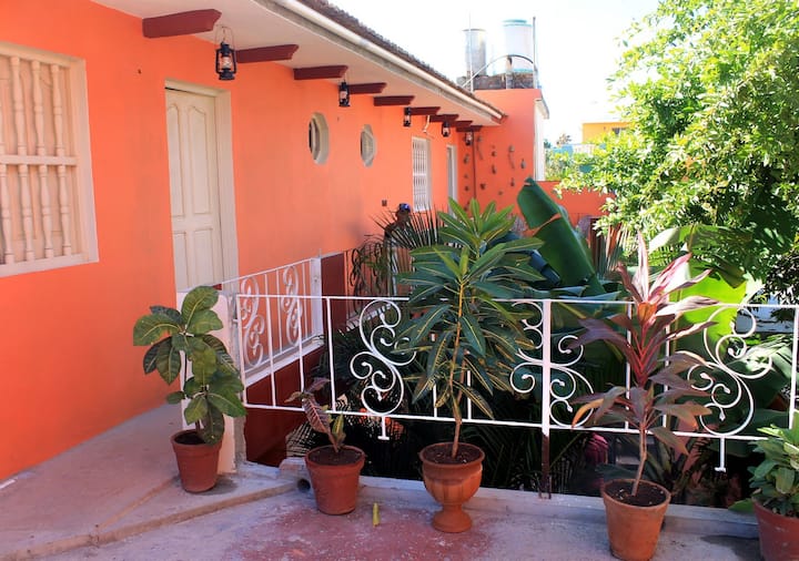Hostal Alvarez (2 Rooms) Free Wifi, Centro Ciudad - Cuba