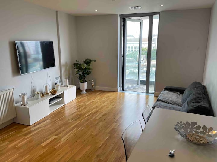 Lovely 2-bedroom Apartment In Canary Whalf - Greenwich