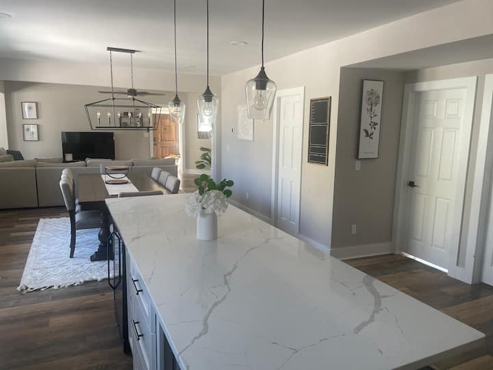 7 Bedroom Pet Friendly Gorgeous Home Pool+hot Tub - Wildwood, NJ