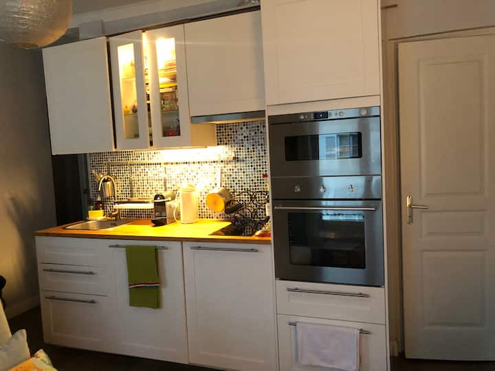 Bel Et Calme T2 Sur Les Champs-élysées - Paris