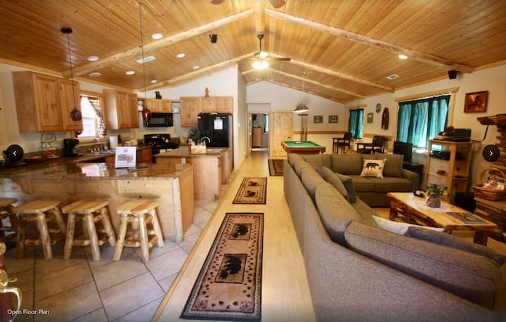 Open Floor Plan. Great For Large Families/friends. - Big Bear Lake, CA