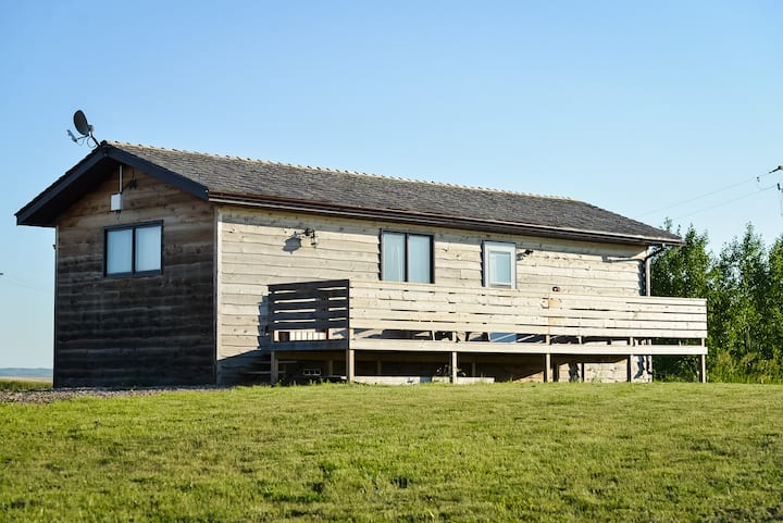Fox Lake Retreat - Black Cabin - Alberta