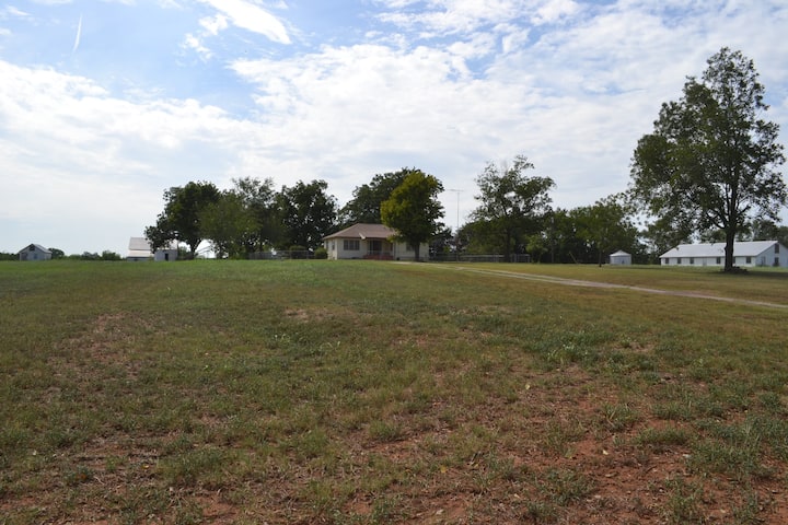 Rustic Lodge, Country Bunkhouse, Sleeps 14! - 7 Clans Casino Perry