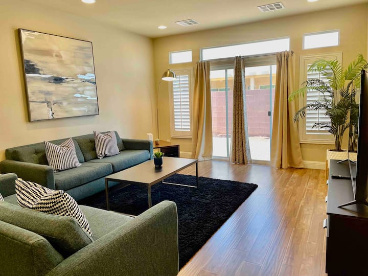 Beautiful New Home W/ Two Master Suites - Las Vegas