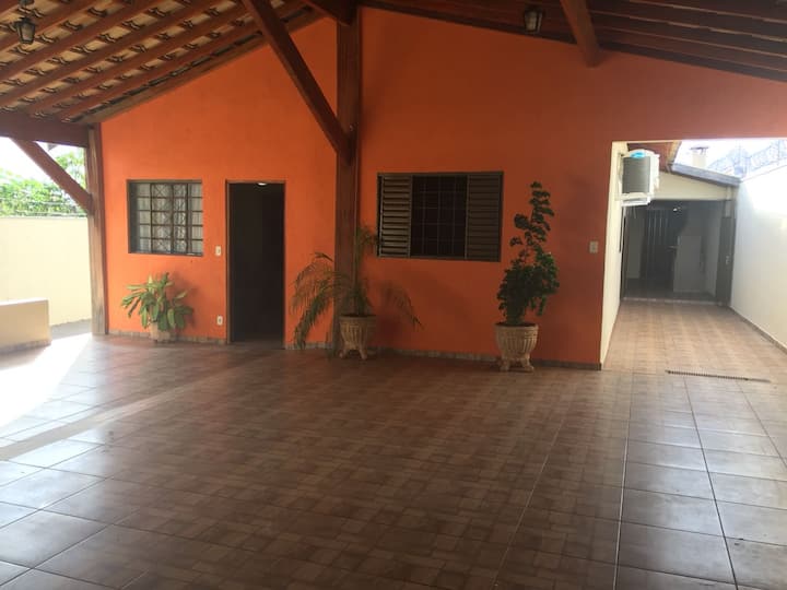 Casa+churrasqueira+pet Friendly | 3 Quartos Com Ar - Olímpia