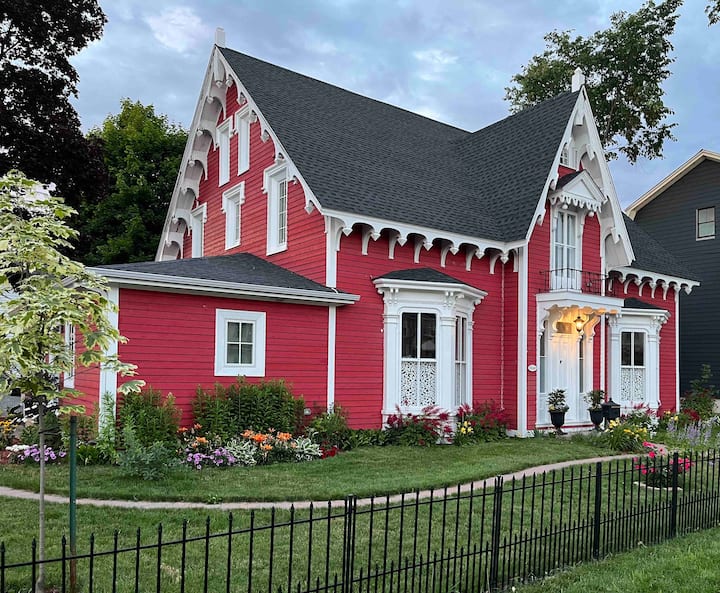 The Red House Sunporch Loft Studio, Downtown, Deck - Fredericton
