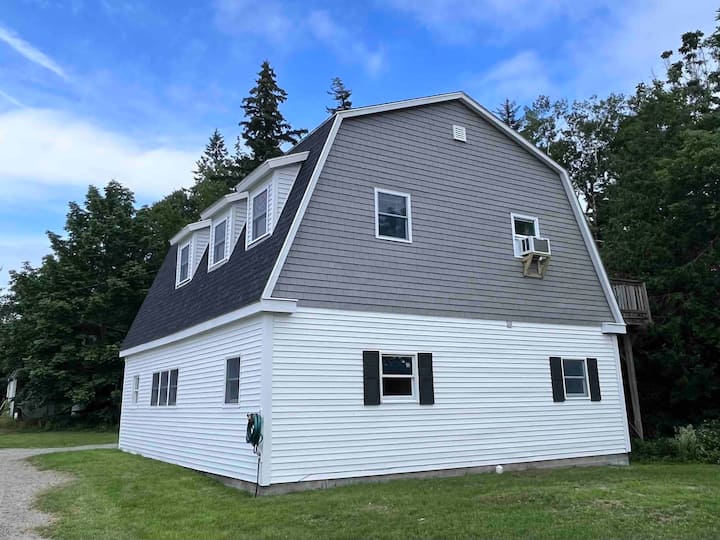 2-bedroom Upstairs Apartment Near Acadia! - Bar Harbor, ME