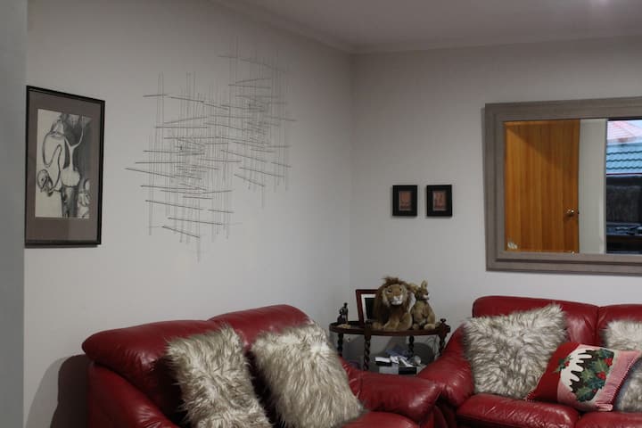 Papakohawi Twin Singles. - Porirua