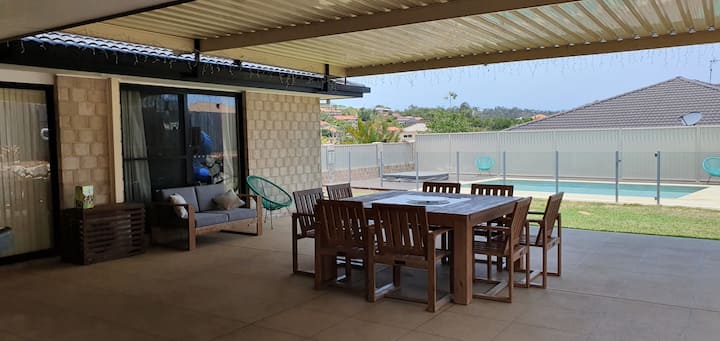 Centrally Located 5 Bed Home With Pool And Spa - Dreamworld, Coomera