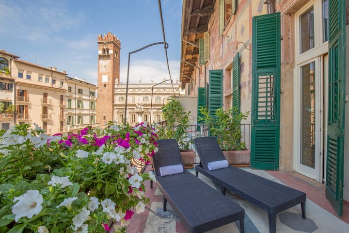 Luxury Suite With Terrace Overlooking Piazza Erbe - Verona