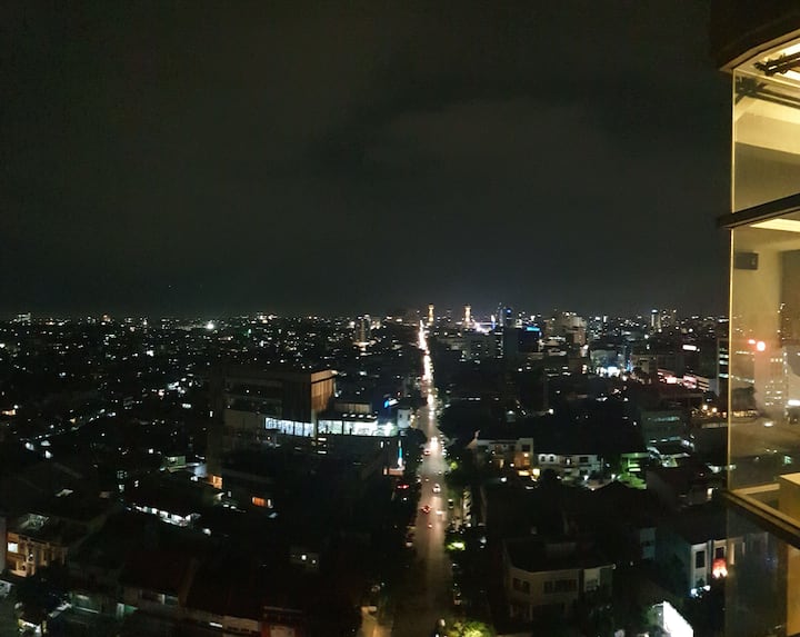Memandang Indahnya Kota Bandung Dari Balkon Kamar - 萬隆