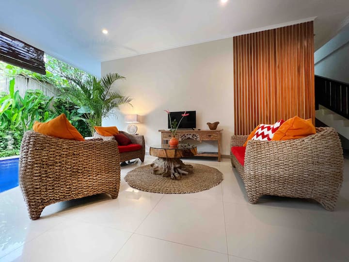 Enchanting Villa Seminyak - 3 Br Near The Beach - Seminyak
