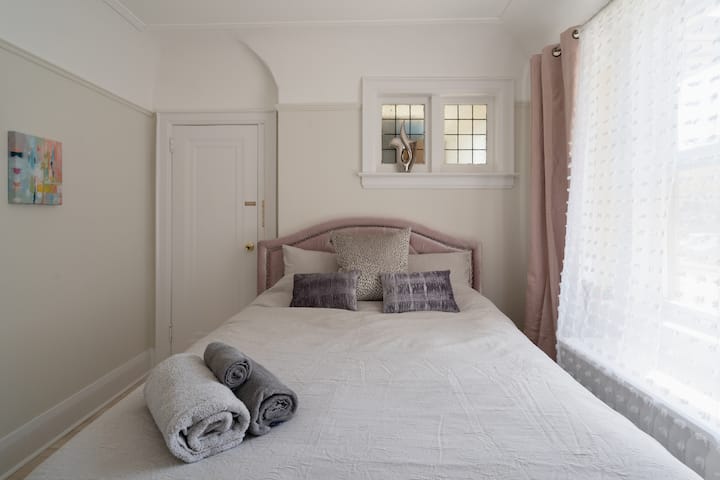 Spacious Midtown 1bedroom Apartment  Near Subway - Toronto