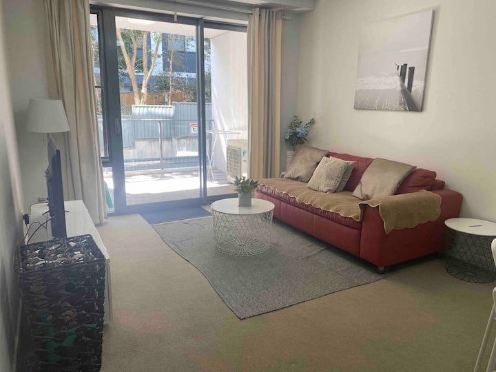 Roomy One Bedroom Plus Extra Bed - Hunters Hill
