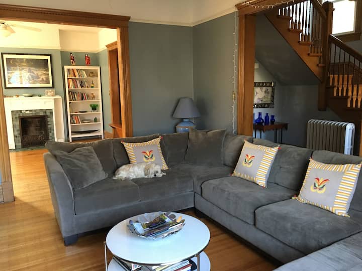 Main Manor Welcomes You - Evanston, IL