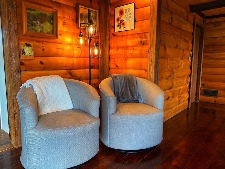 Secluded Hilltop Couples Retreat 
(Hot Tub) - Bethel, PA