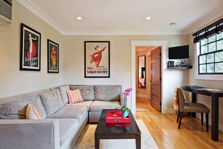 Private, Designer Guesthouse With Rose Garden - West Hollywood, CA