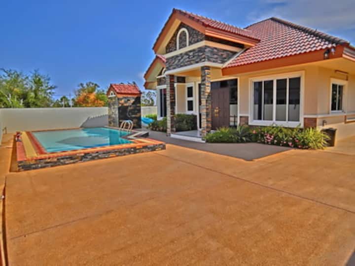 Huge, Spacious 3 Bedrooms Private Pool Villa - Tha Yang