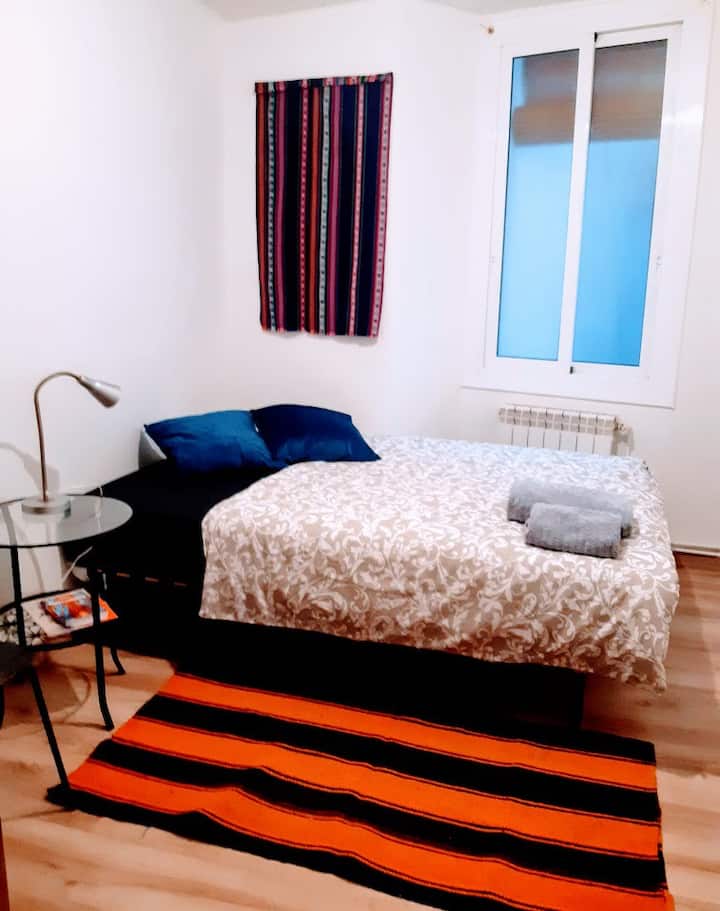 Habitación Privada En Departamento Luminoso. - Barcelona