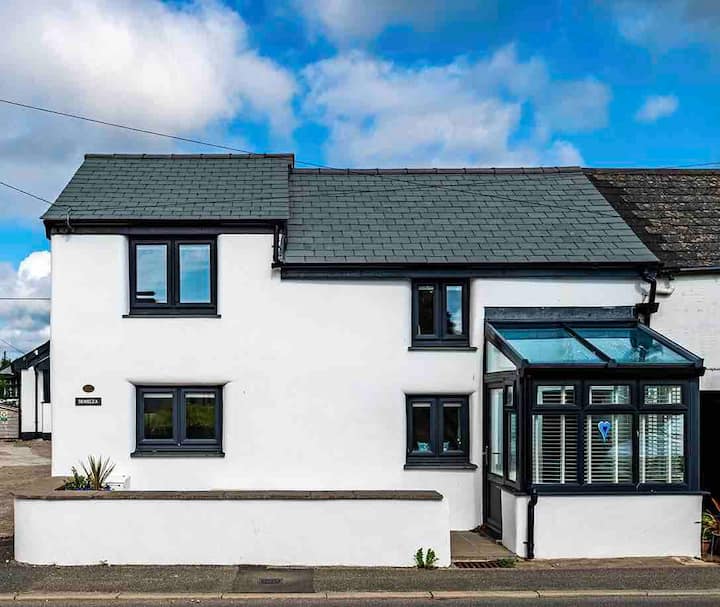 Demelza. Character End Terraced Cottage. - Constantine Bay