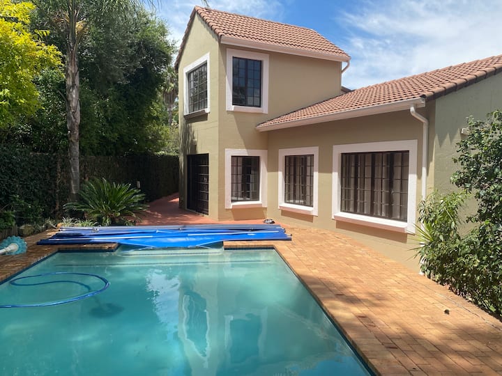 Country Home/self- Check In/power Back Up - Sandton