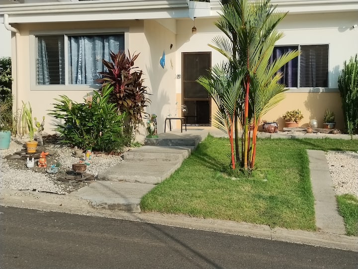 Cozy Bungalow With Rainforest Views By Jaco Beach - Playa Herradura