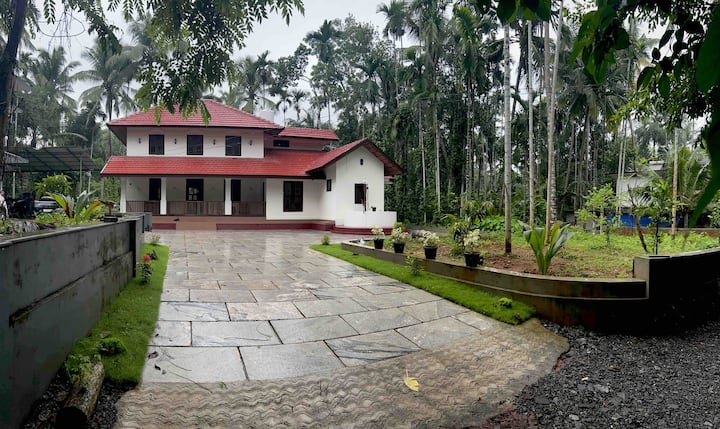 Traditional Kerala House With 120 Years Of Legacy. - Mahe