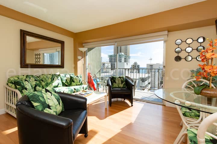 Waikiki Beach Parking Included Ocean View, Kitchen - Honolulu
