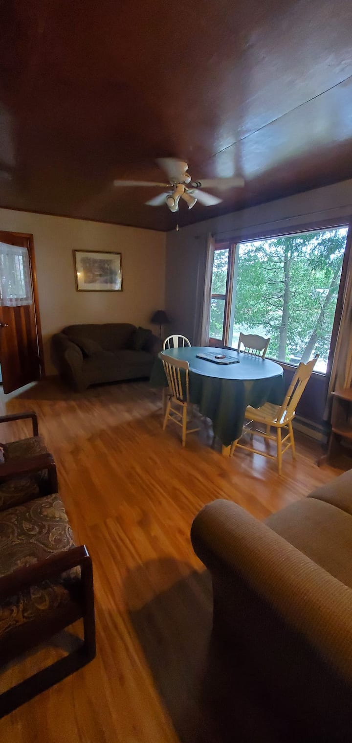 Presquile Cottages Cabin #5 Cedarshore Hideaway - Killarney, ON, Canada