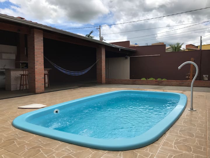 Casa Com Três Quartos, Churrasqueira E Piscina! - Uberaba