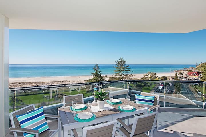 Iconic Apartments 704- Beachfront With Ocean Views - Coolangatta