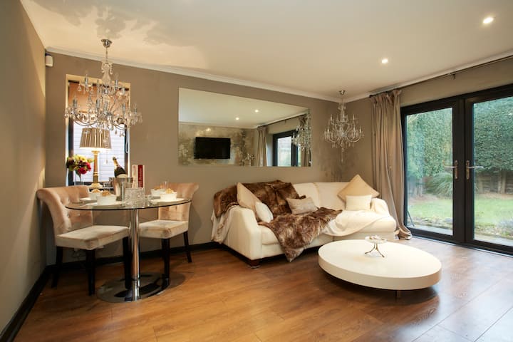 Cosy English Cottage - Leeds